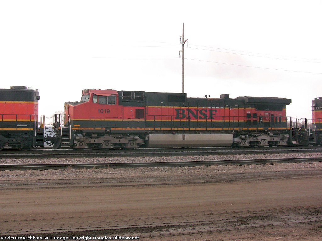BNSF 1019